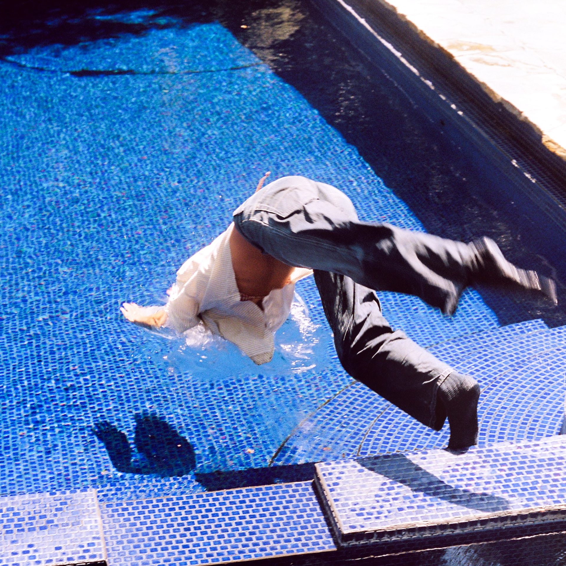 Claire Rosinkranz Feels "Sad in Hawaii" • Music Daily