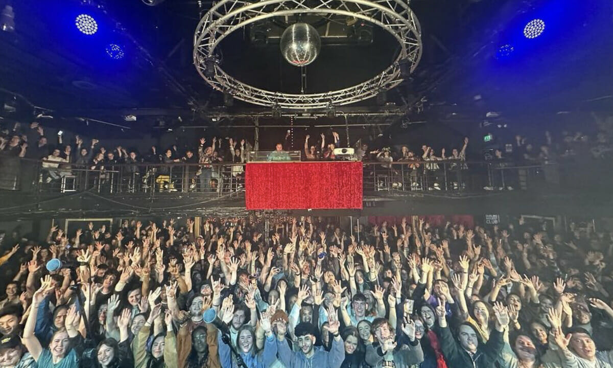 Moy Opens for Rainbow Kitten Surprise